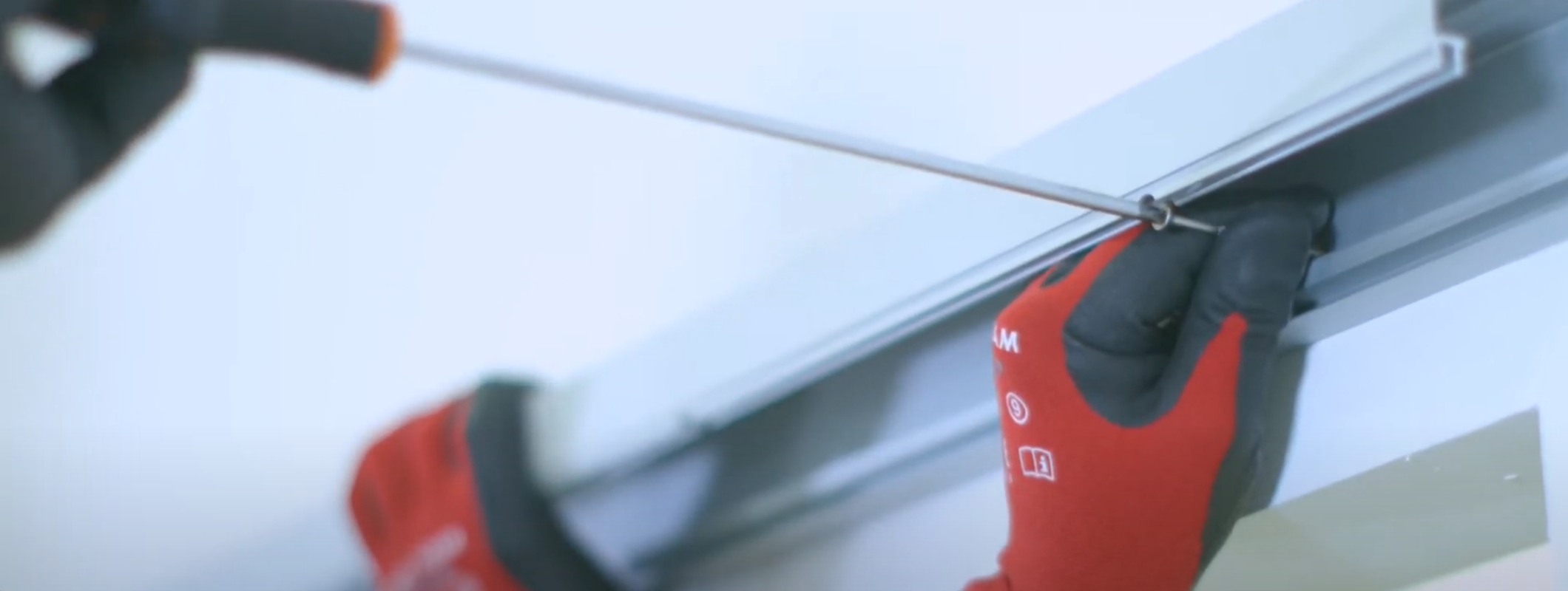 Hoe bevestig ik een rail voor een schuifdeur? | BestFix